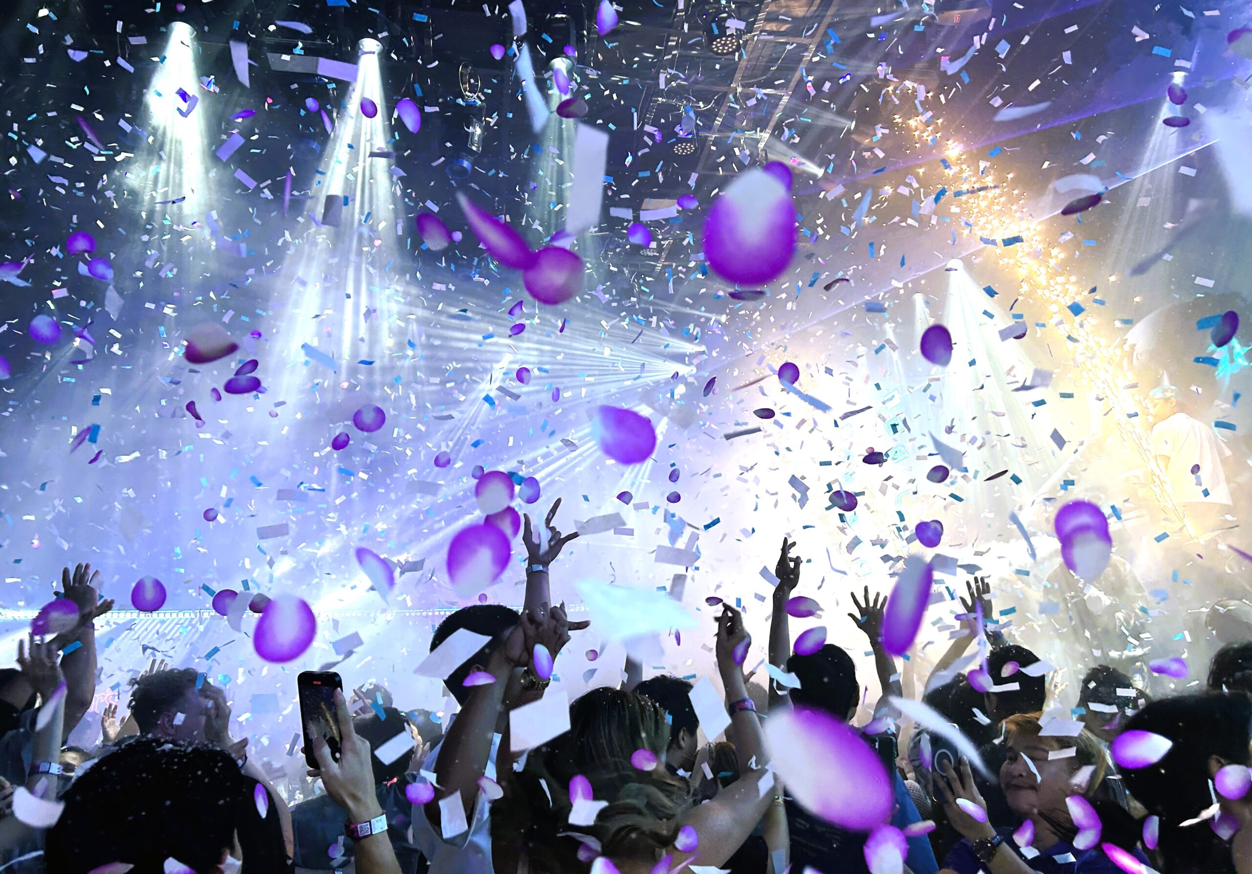 【フィリピン・セブ】今、一番 ! セブを代表する人気クラブ | Cebu Icon Nightclub - Clip クリップ